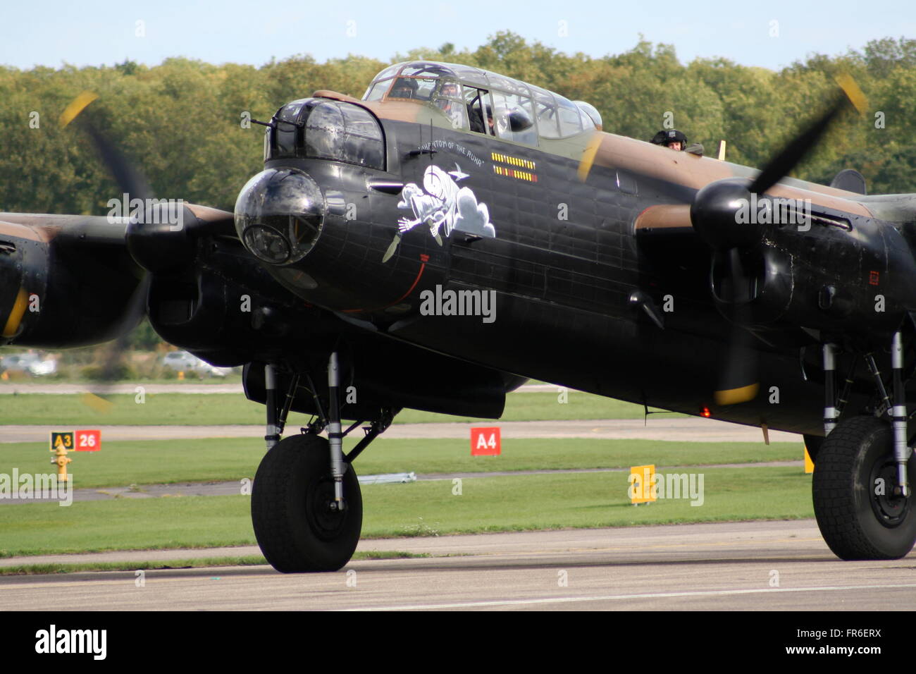 Ww2 bombardier lancaster raf royal air force Banque de photographies et ...