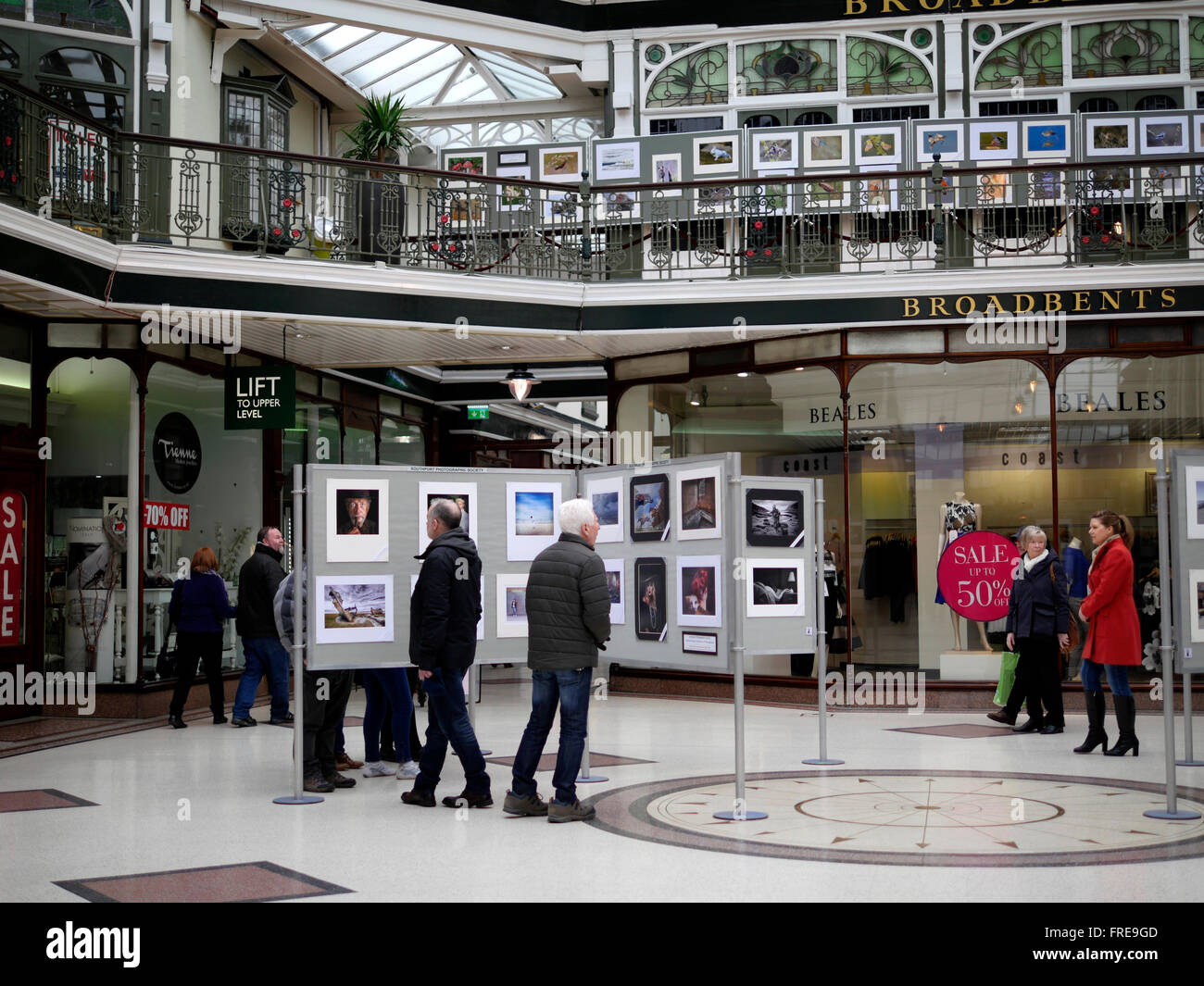 Arcade wayfarers de southport Banque de photographies et d’images à ...