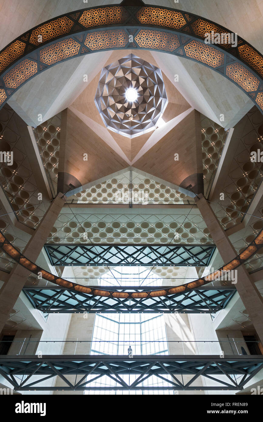 Vue de l'intérieur de musée d'Art islamique de Doha au Qatar Photo Stock - Alamy