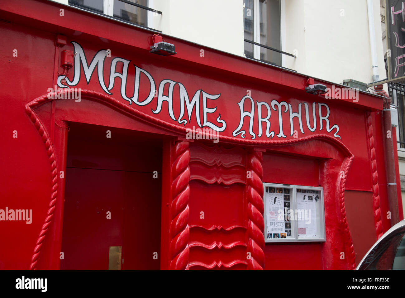 Madame Arthur cabaret de Paris France en hiver Photo Stock - Alamy