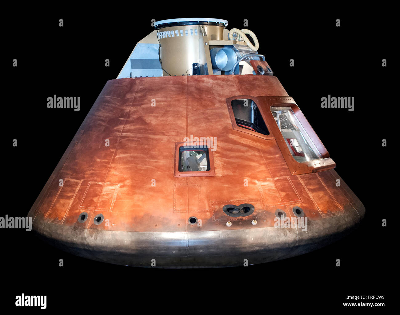 Vue latérale du module fusée Apollo unique sur l'écran sur fond noir ...