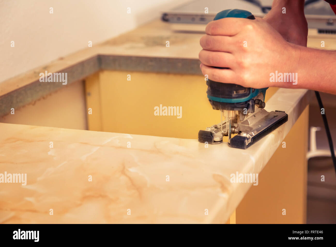 L'installation de nouvelles plaques à induction dans la cuisine moderne ...