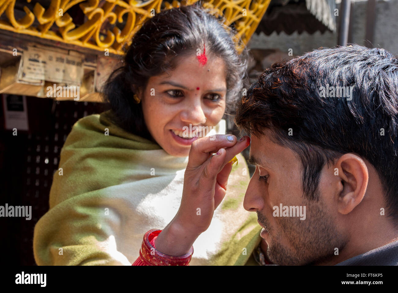 Bindi powder Banque de photographies et d’images à haute résolution - Alamy