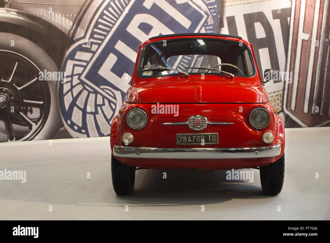 Fiat 500 rouge Banque de photographies et d’images à haute résolution ...