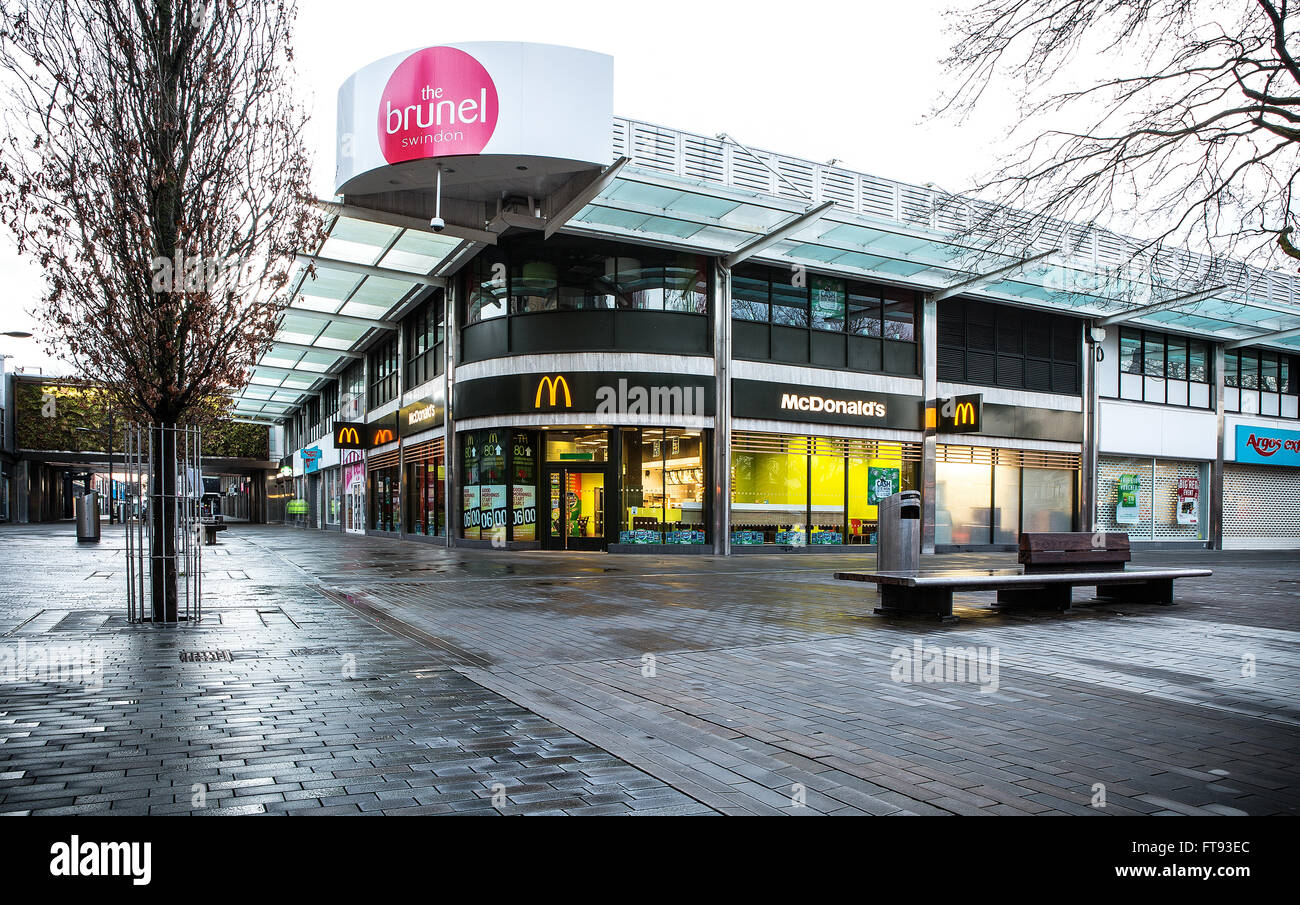 Brunel shopping centre swindon Banque de photographies et d’images à ...