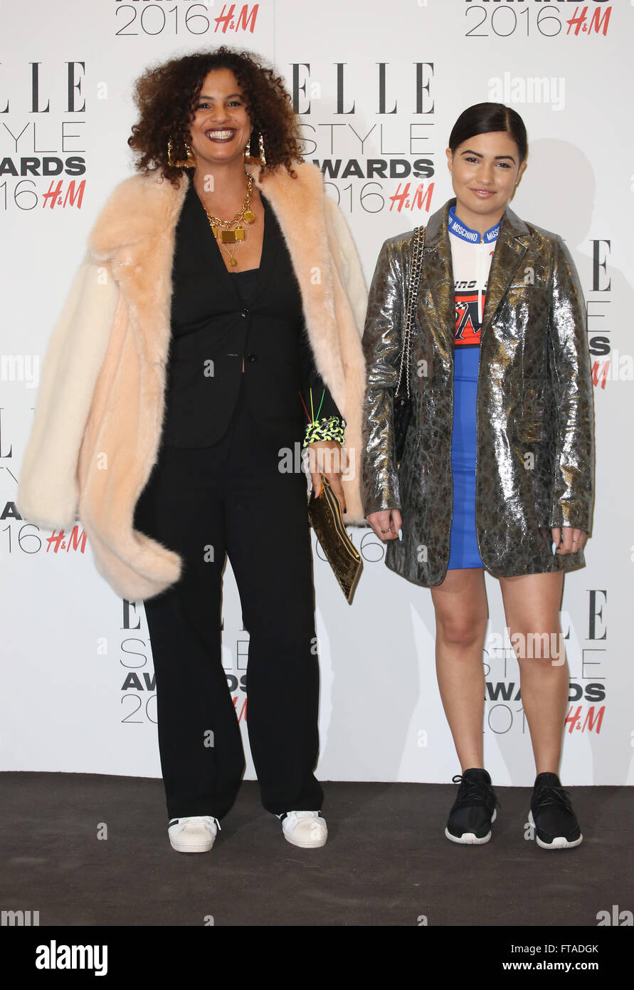 Neneh cherry and mabel mcvey Banque de photographies et d’images à ...