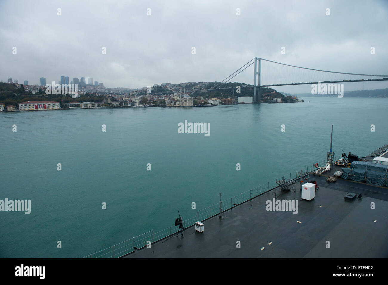 Détroit du Bosphore (oct. 28, 2014) - Le 6ème commandement et contrôle ...