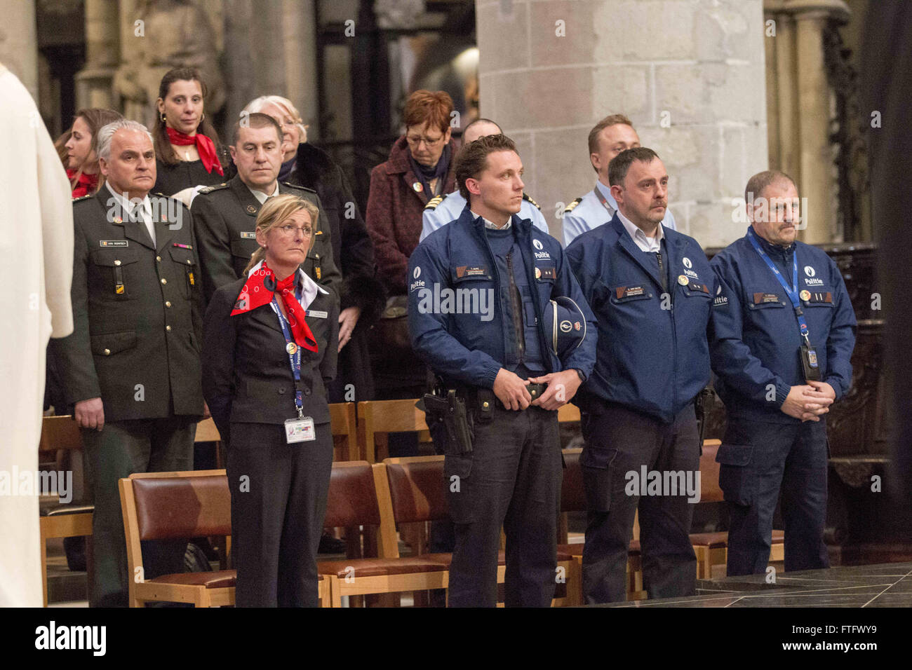 Sapeurs pompiers medecins Banque de photographies et d’images à haute ...
