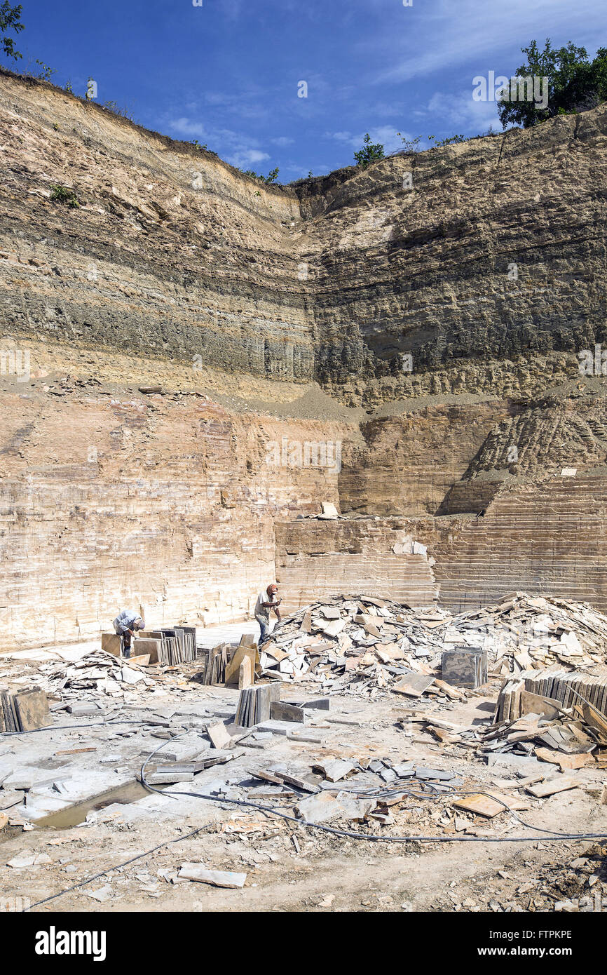 Zone d'extraction de calcaire dans Geosite Pedra Cariri - Geopark ...