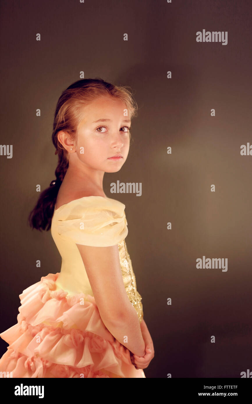 Portrait de jeune fille Photo Stock - Alamy Portrait de jeune fille Photo Stock - Alamy