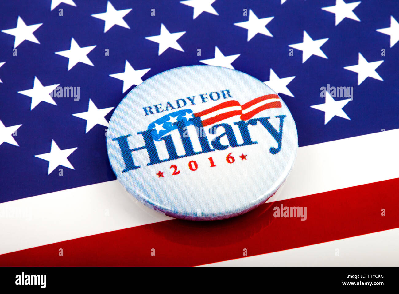 Une Hillary Clinton 2016 pin's badge sur les États-Unis d'un drapeau ...