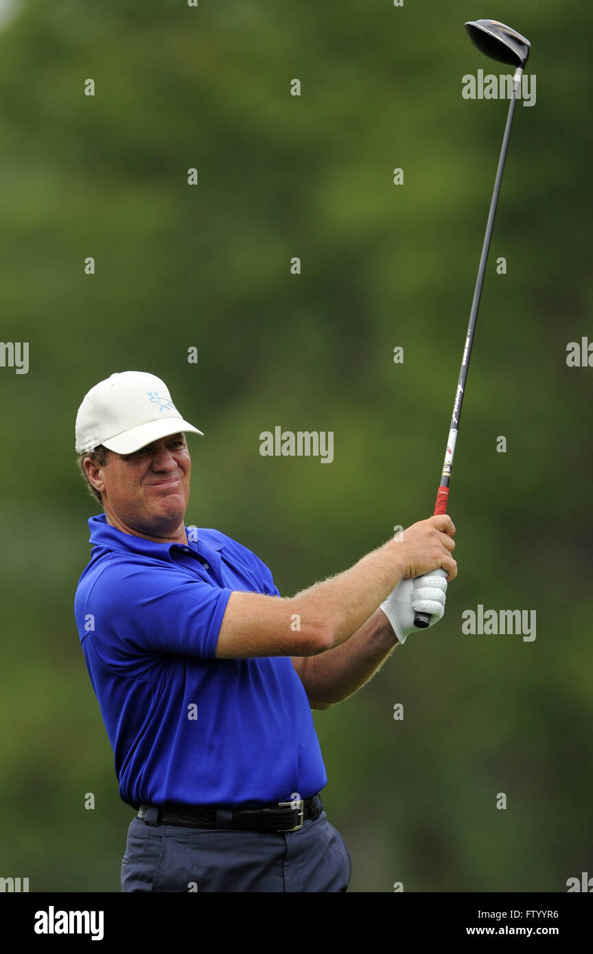 Steve elkington tees off lors de la ronde finale Banque de ...