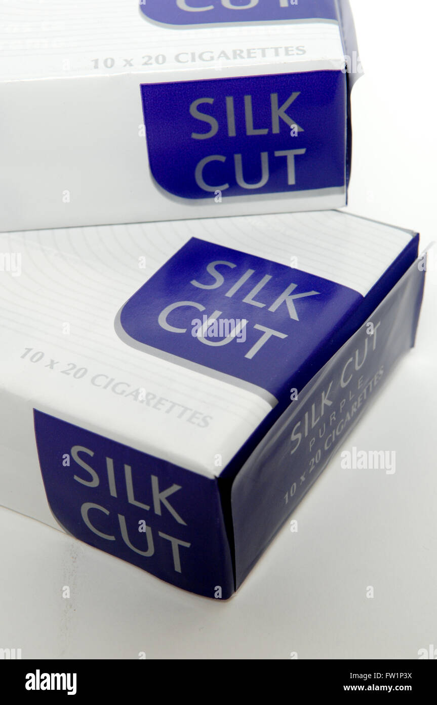 Silk cut blue cigarettes packet Banque de photographies et d’images à ...