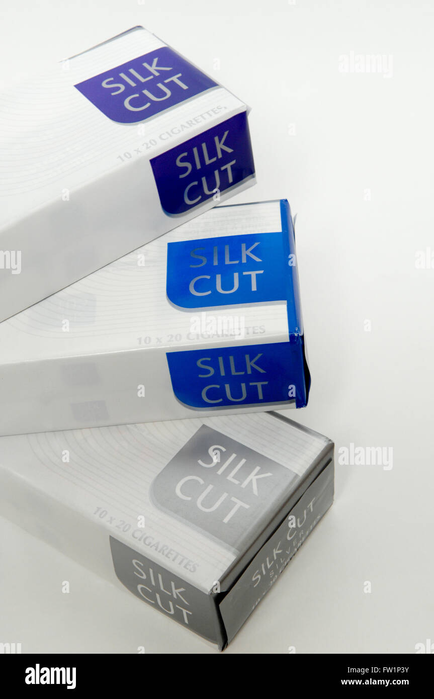 Silk cut blue cigarettes packet Banque de photographies et d’images à ...