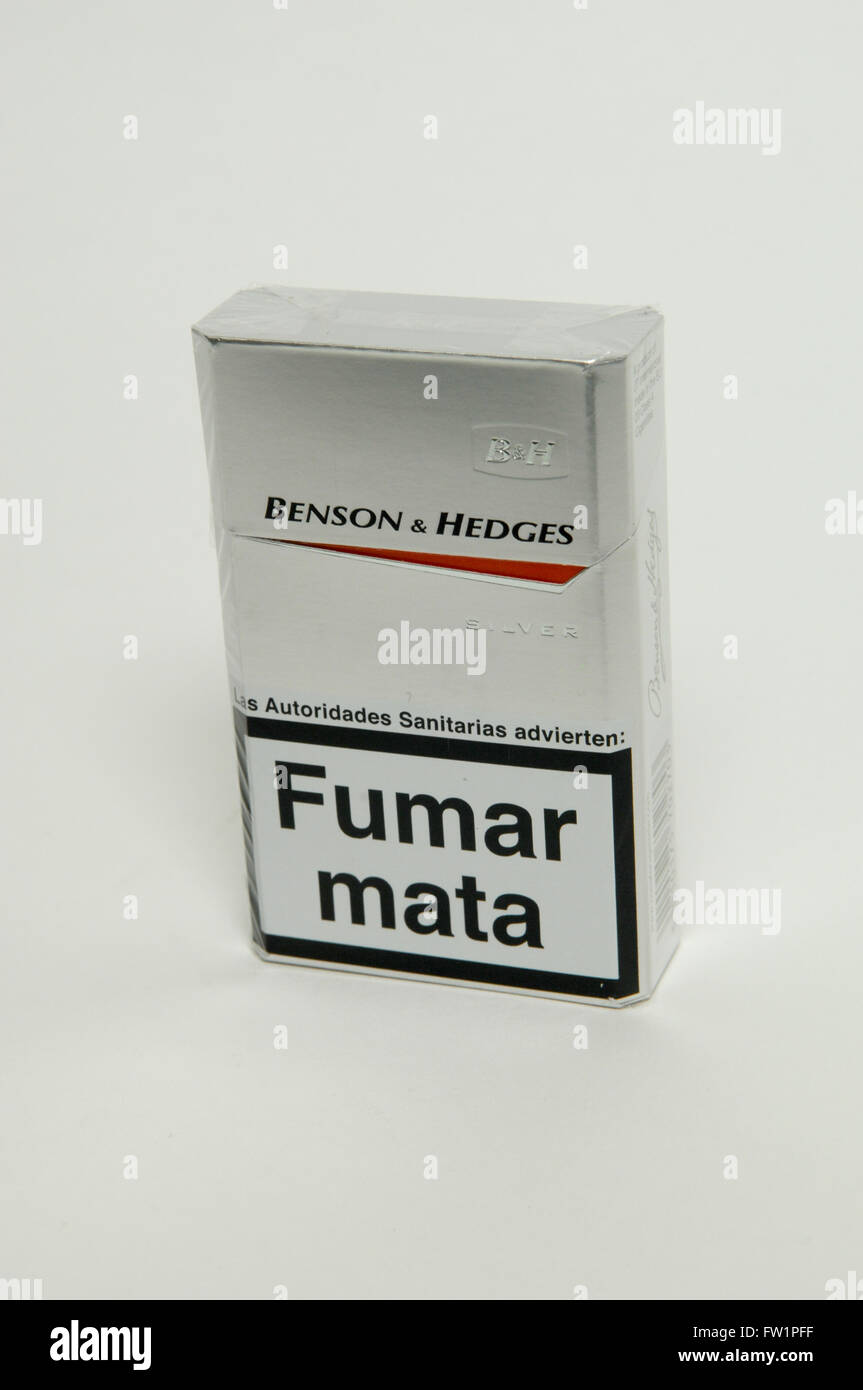 Benson and Hedges Silver Paquet de cigarettes Photo Stock - Alamy