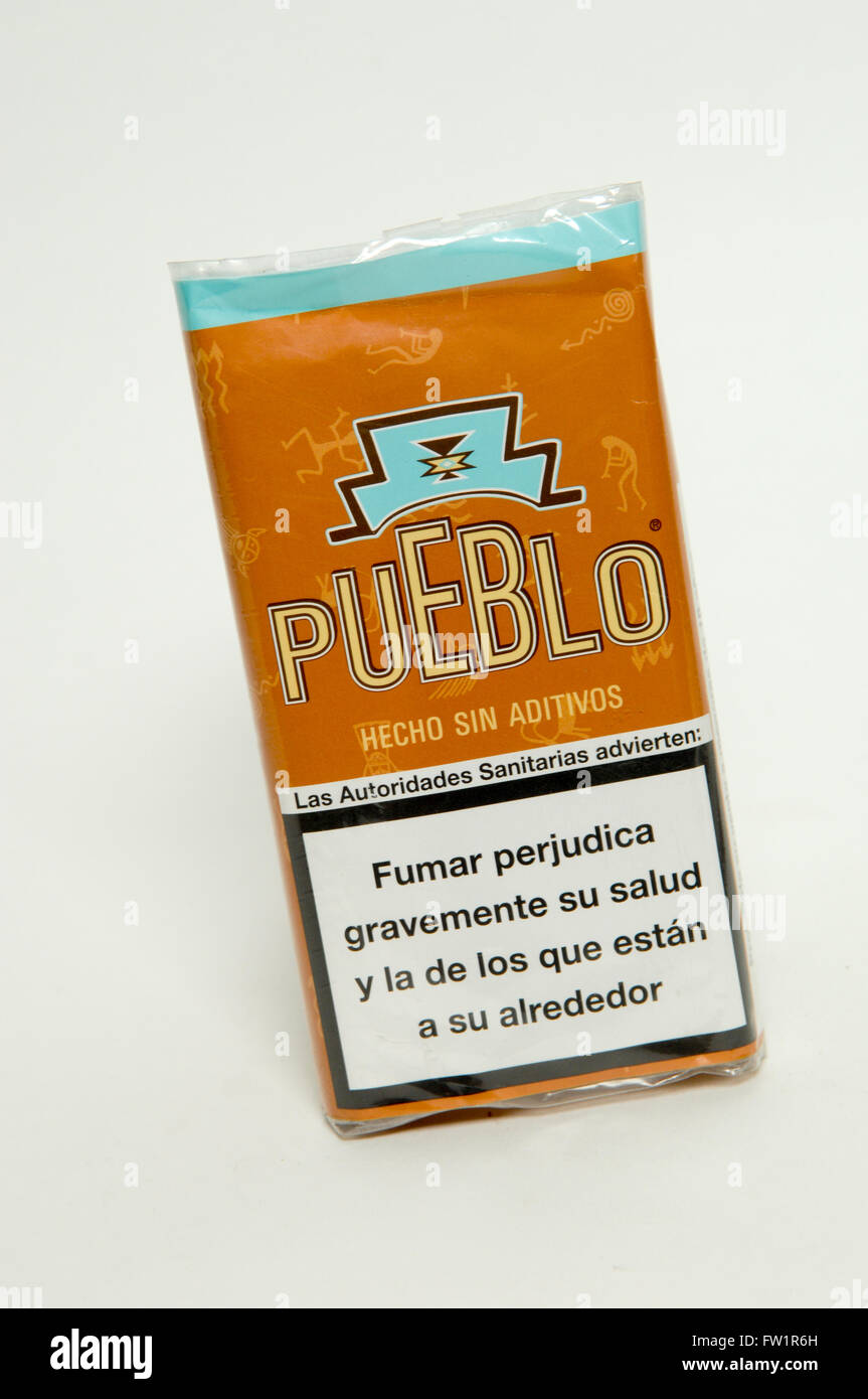 Pueblo hand rolling tobacco Banque de photographies et d’images à haute ...
