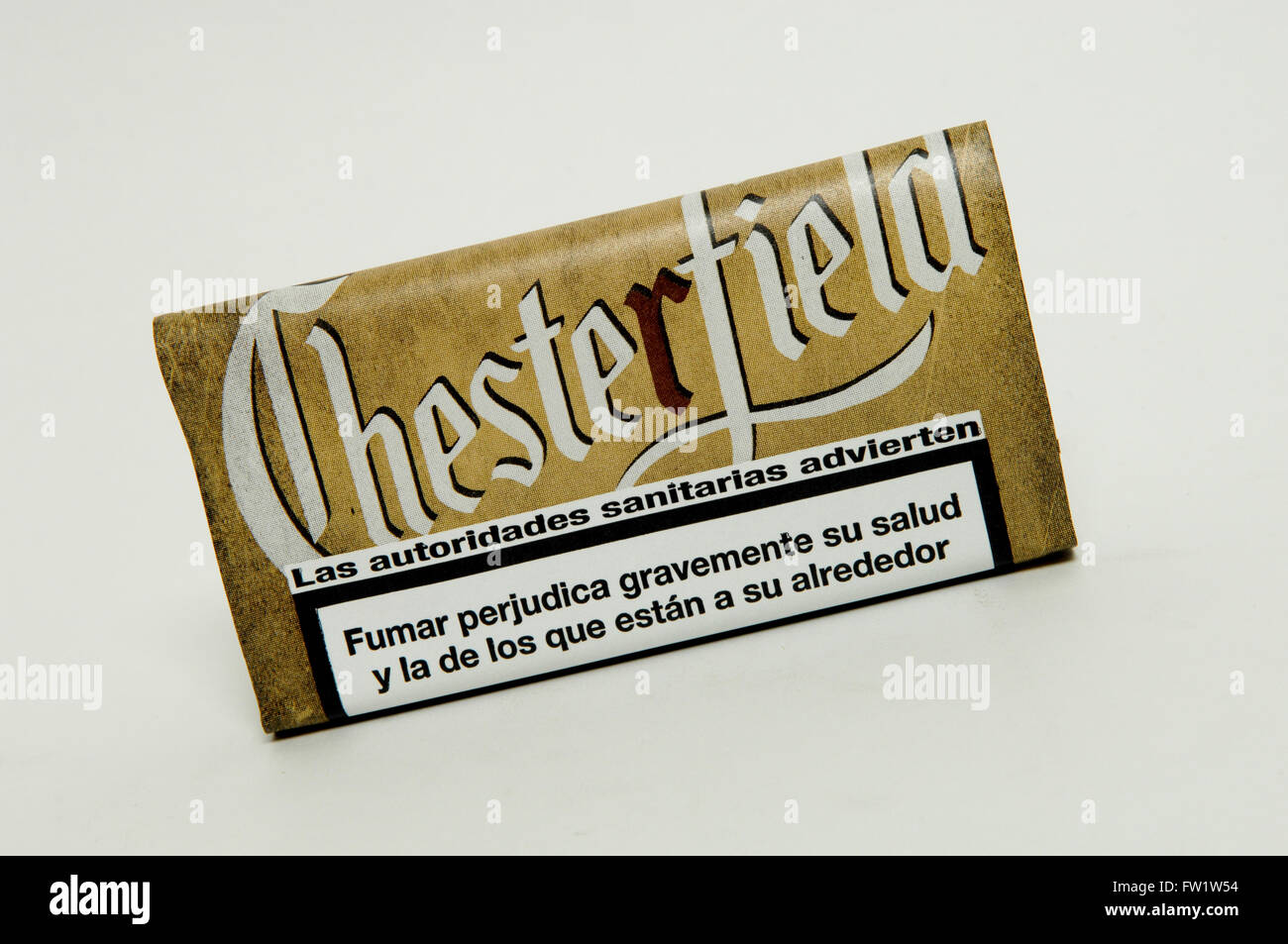 Chesterfield part le tabac à rouler en paquet prises sur fond blanc ...