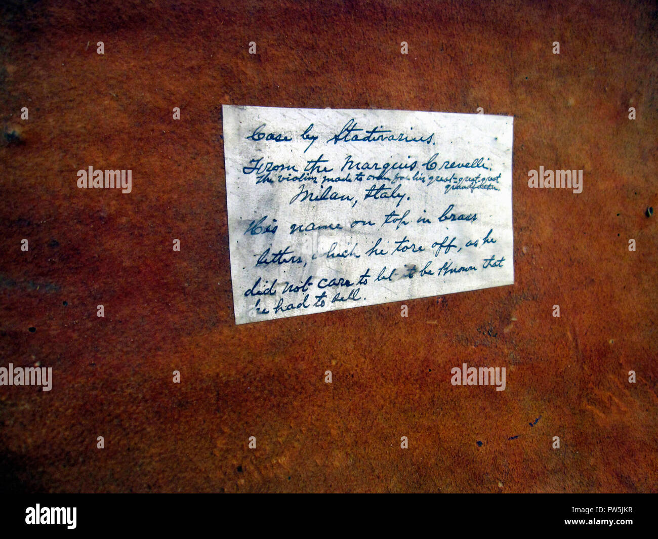 Label de double étui à violon Par Stradivarius. "Du Marquis Crevelli, a ...