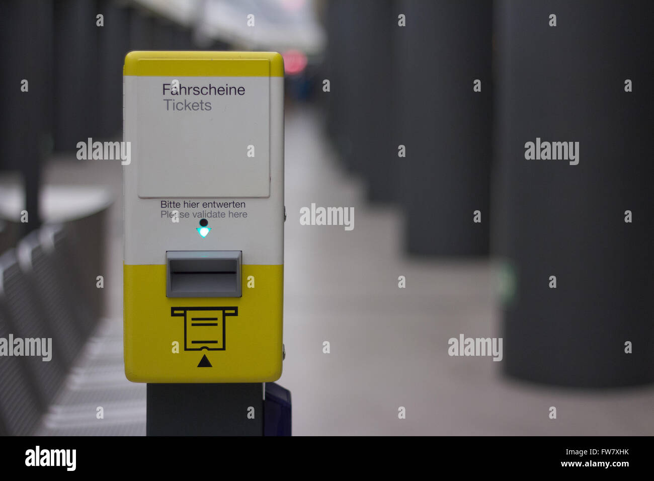 Transport ticket validation machine Banque de photographies et d’images ...