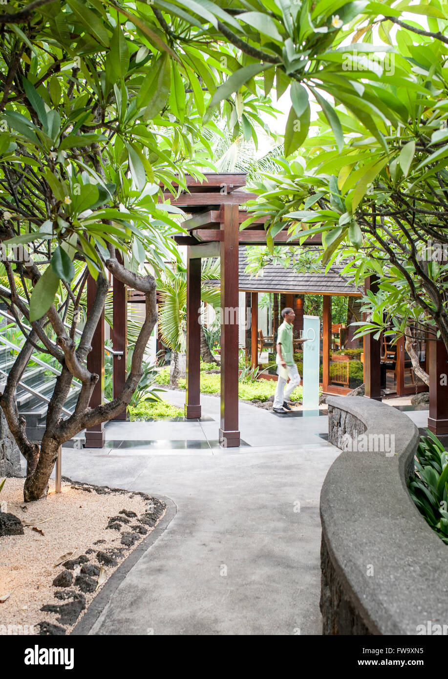Pathway au Four Seasons Hotel à Maurice Photo Stock - Alamy