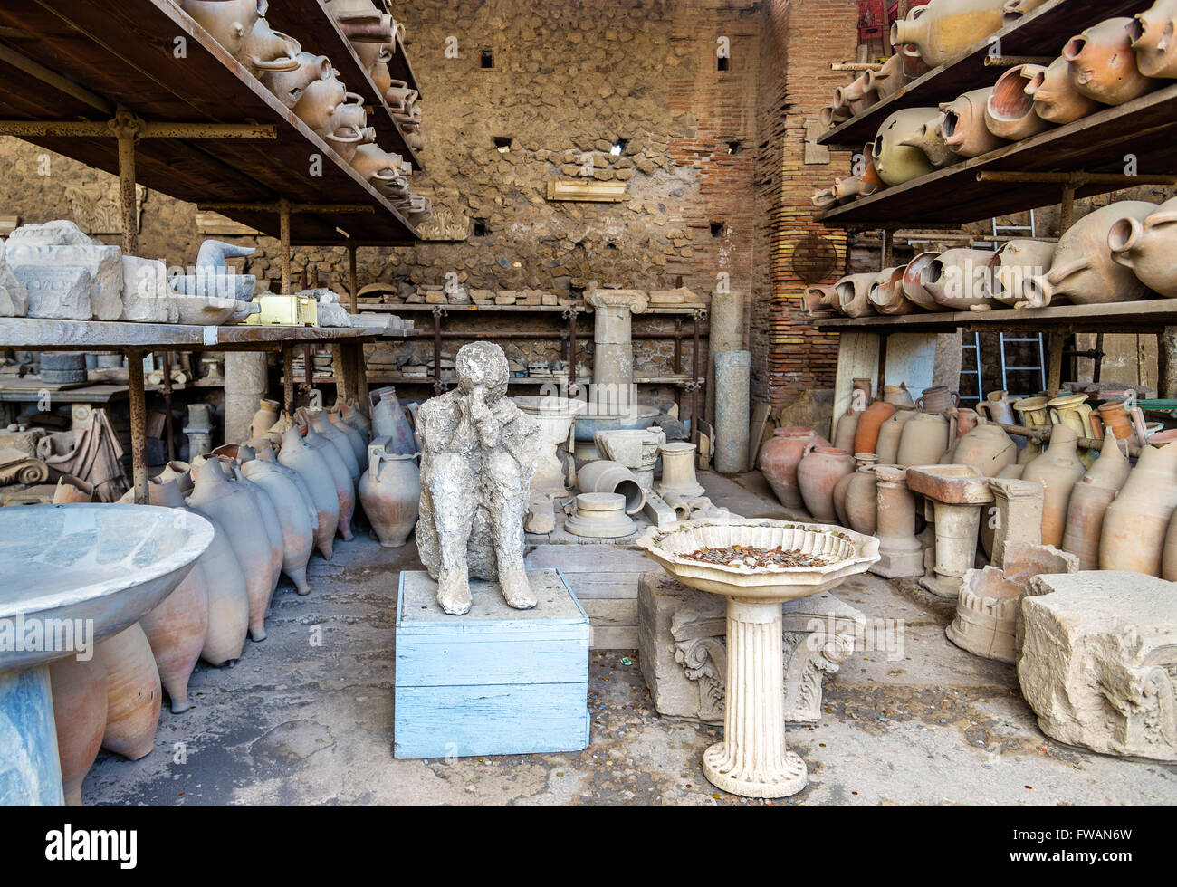 Victime de l'éruption du Vésuve à Pompéi Photo Stock - Alamy