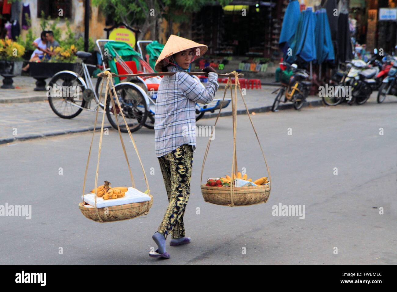 Dame vietnamienne traditionnelle Banque de photographies et d’images à ...
