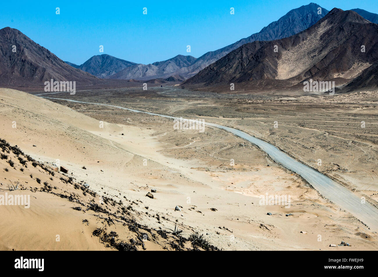 La côte du désert au Pérou. lima ministère Photo Stock - Alamy