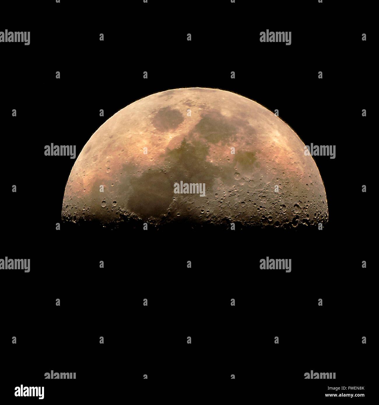 Lune orange Banque de photographies et d’images à haute résolution - Alamy