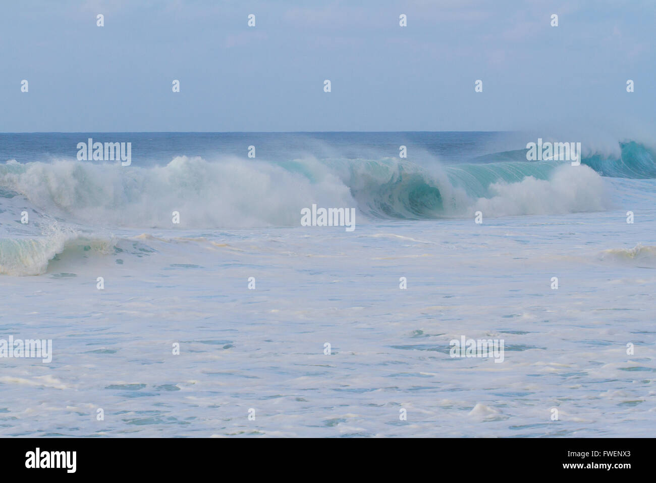 Vague géante Banque de photographies et d’images à haute résolution - Alamy