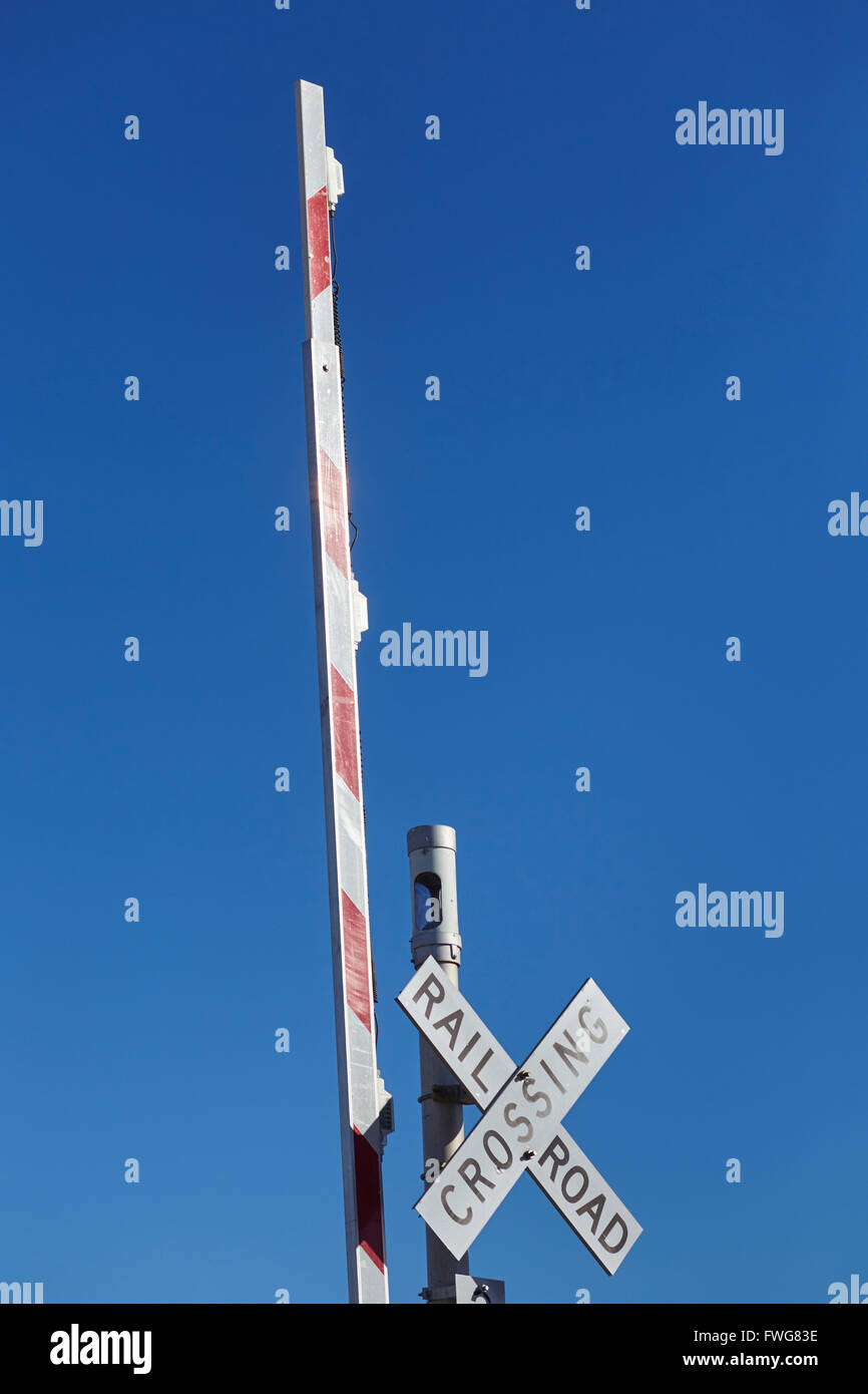 Railroad crossing gate Banque de photographies et d’images à haute ...