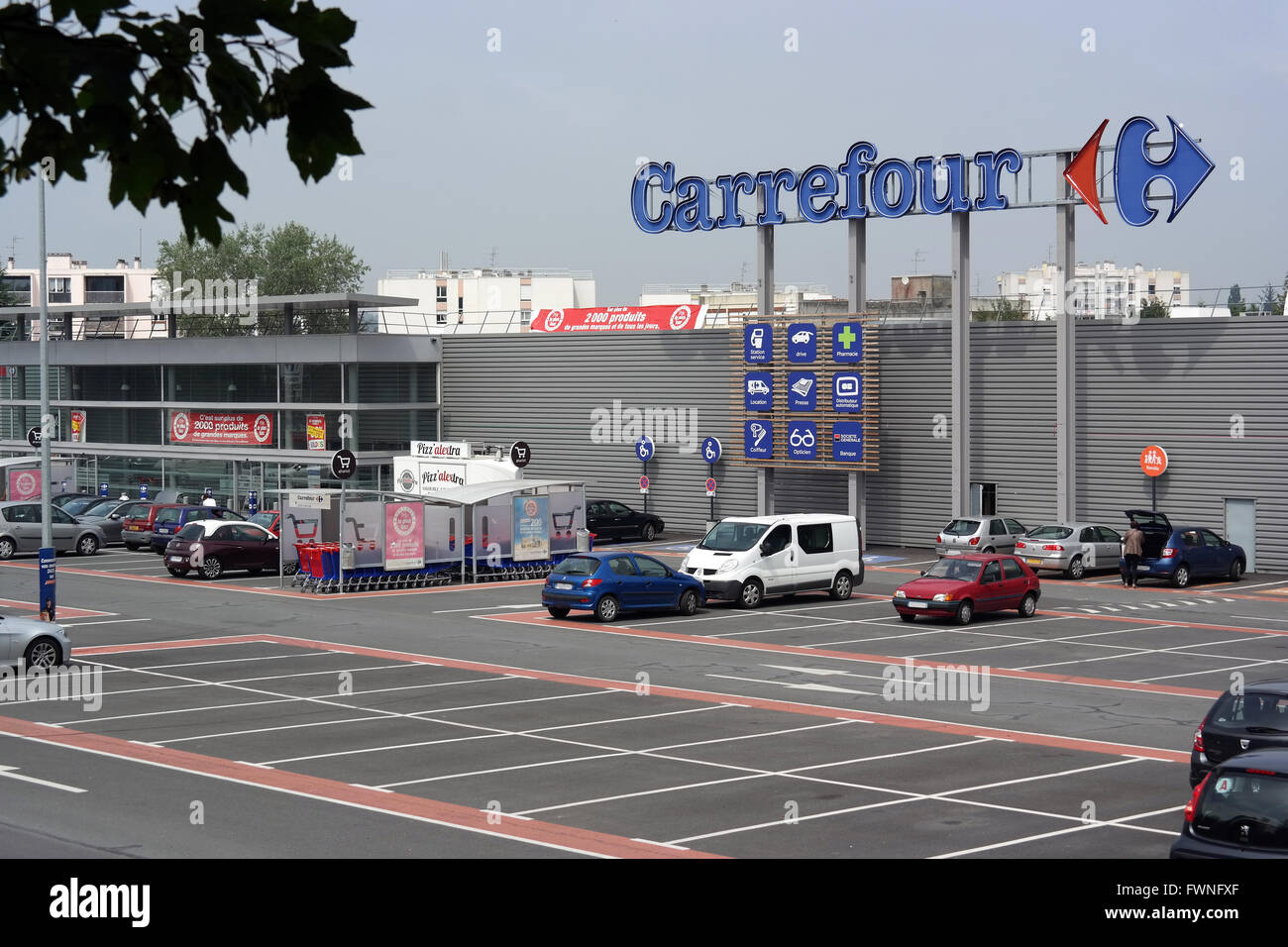Carrefour logo Banque de photographies et d’images à haute résolution ...