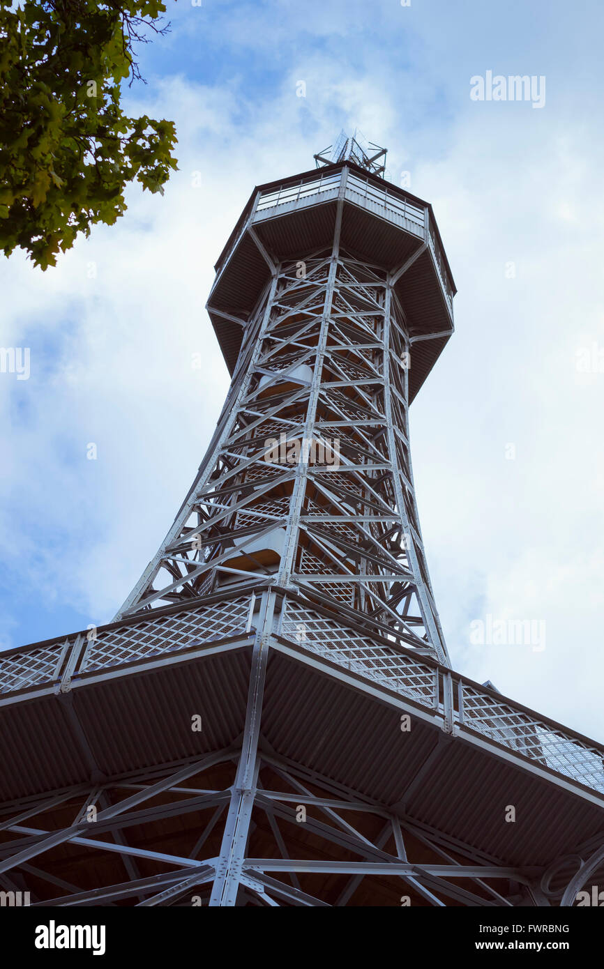 Tour d'observation de Petrin (Petrinska rozhledna) un 60 mètres de haut ...