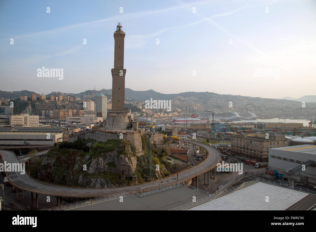 Symbole de la ville de Gênes est la lanterne Photo Stock - Alamy