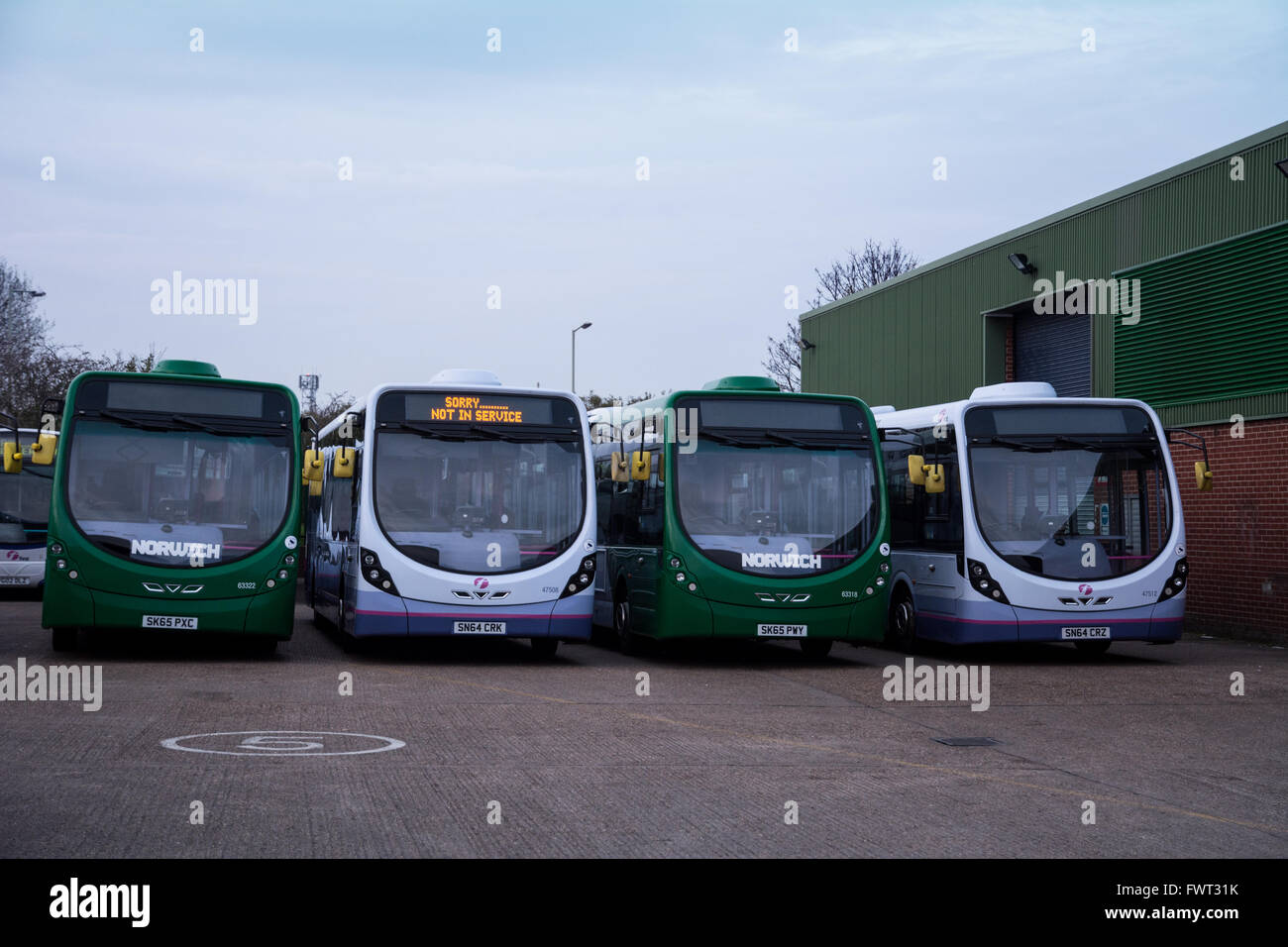 Premier bus Banque de photographies et d’images à haute résolution - Alamy