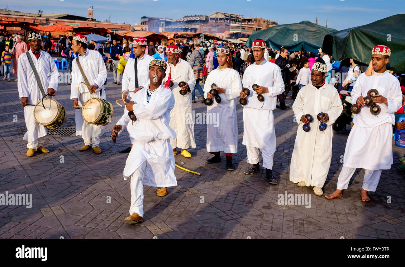 Moroccan dance Banque de photographies et d’images à haute résolution ...