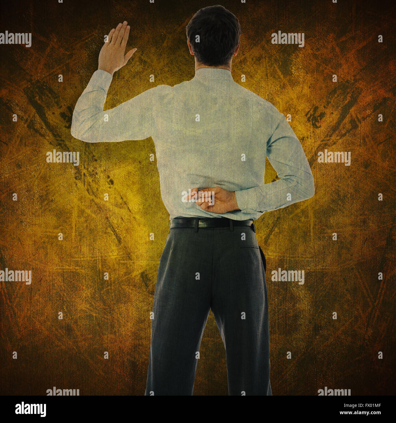 Croisement de doigts derrière son dos Photo Stock - Alamy