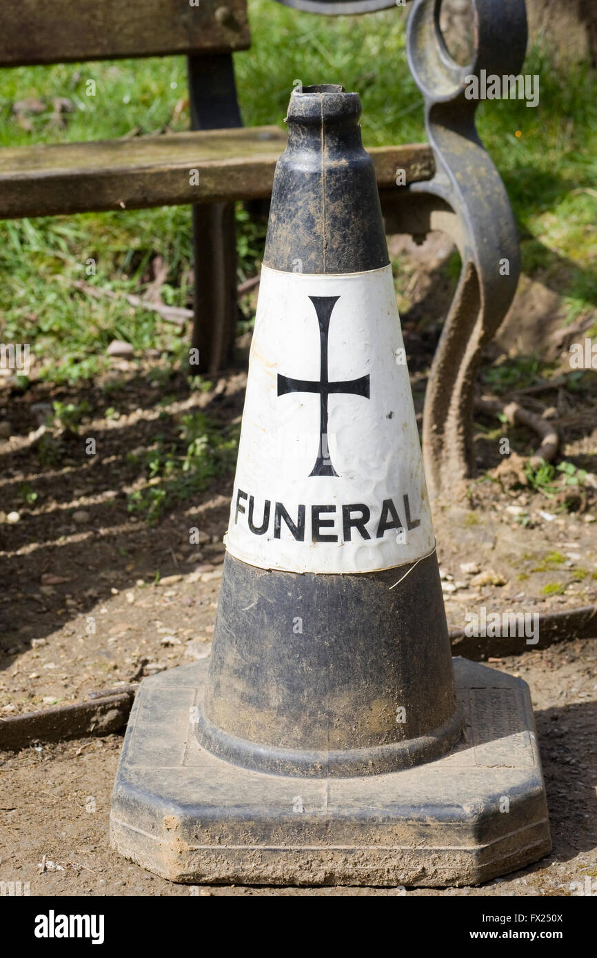 Funeral cones Banque de photographies et d’images à haute résolution ...