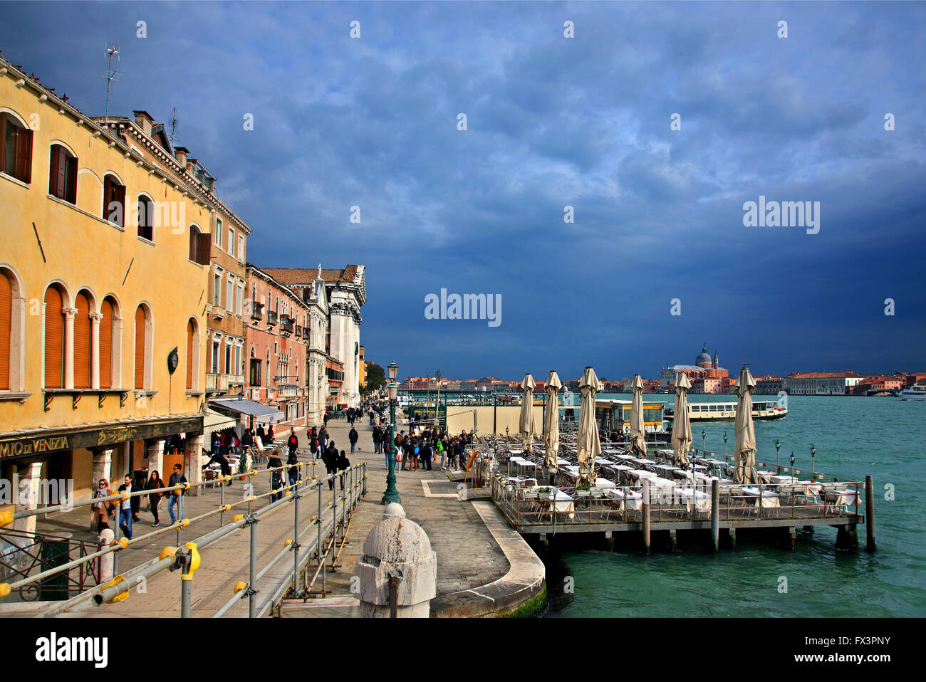 Venice zattere cafe Banque de photographies et d’images à haute ...