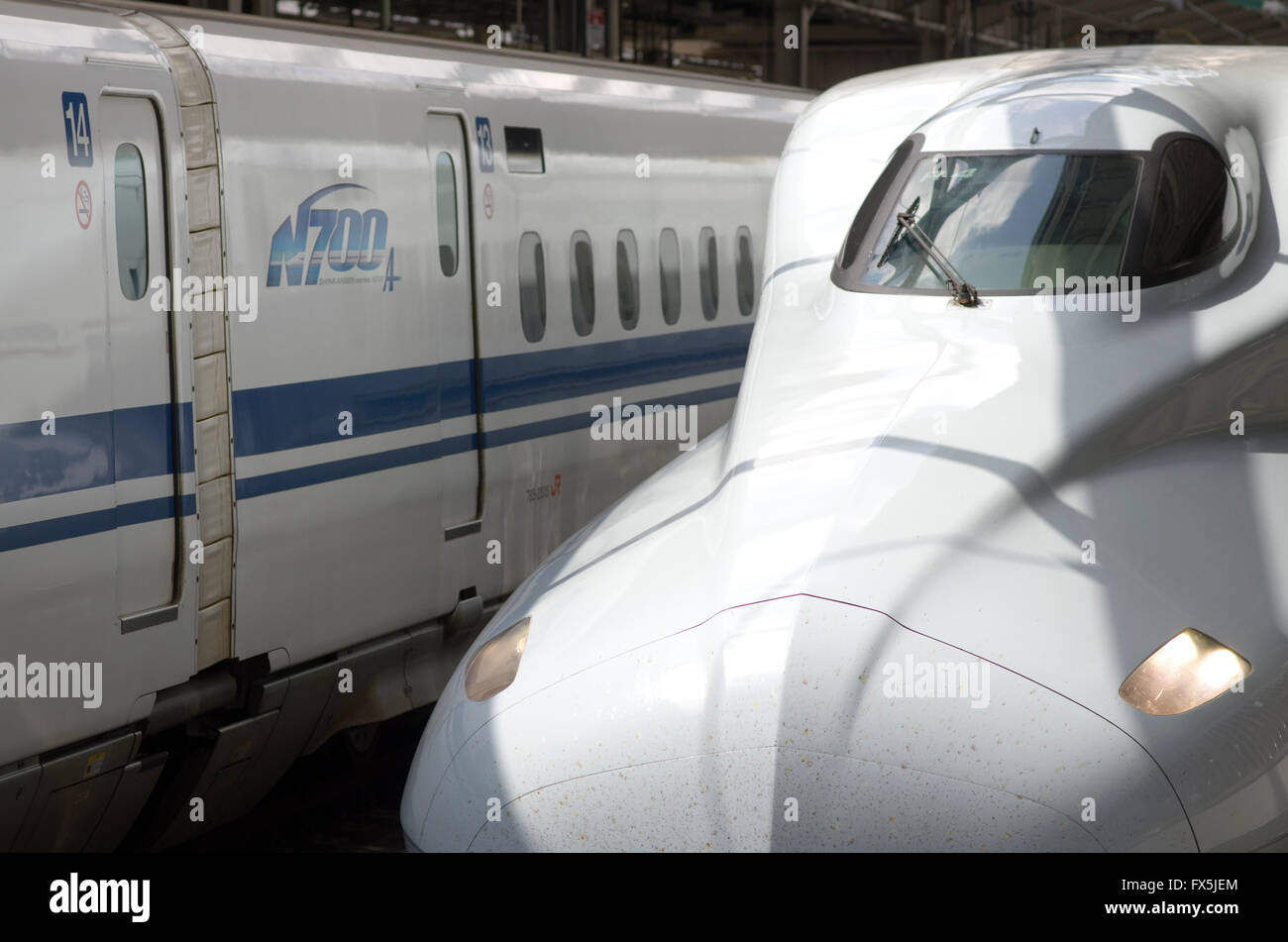 Japanese n700 shinkansen train Banque de photographies et d’images à ...