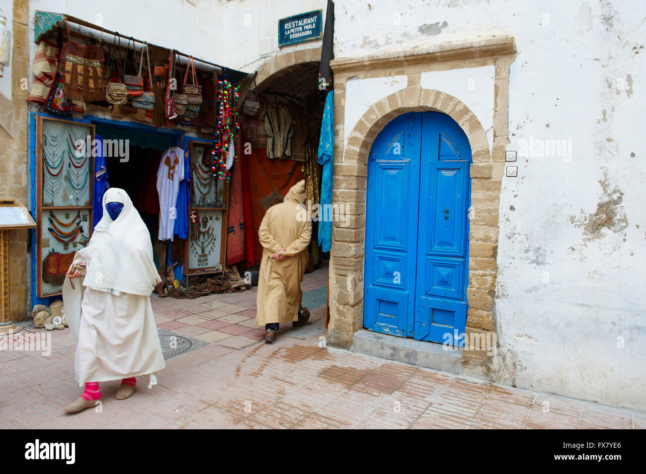 Marocaine femme souk traditionnel Banque de photographies et d’images à ...