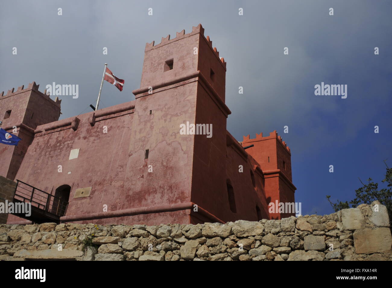 The red tower malta Banque de photographies et d’images à haute ...
