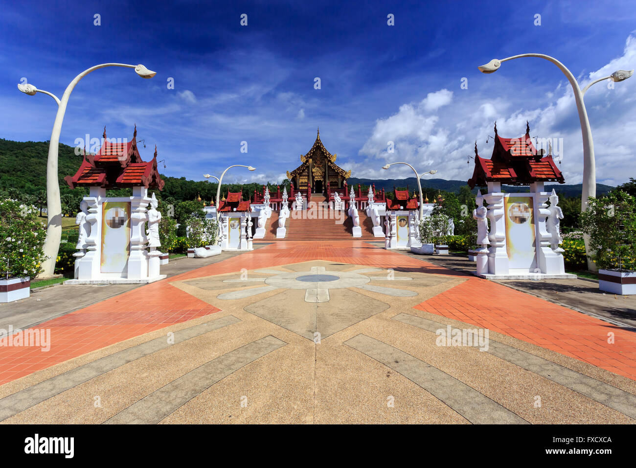 Royal Flora Ratchaphruek - alley à Royal Pavilion Photo Stock - Alamy
