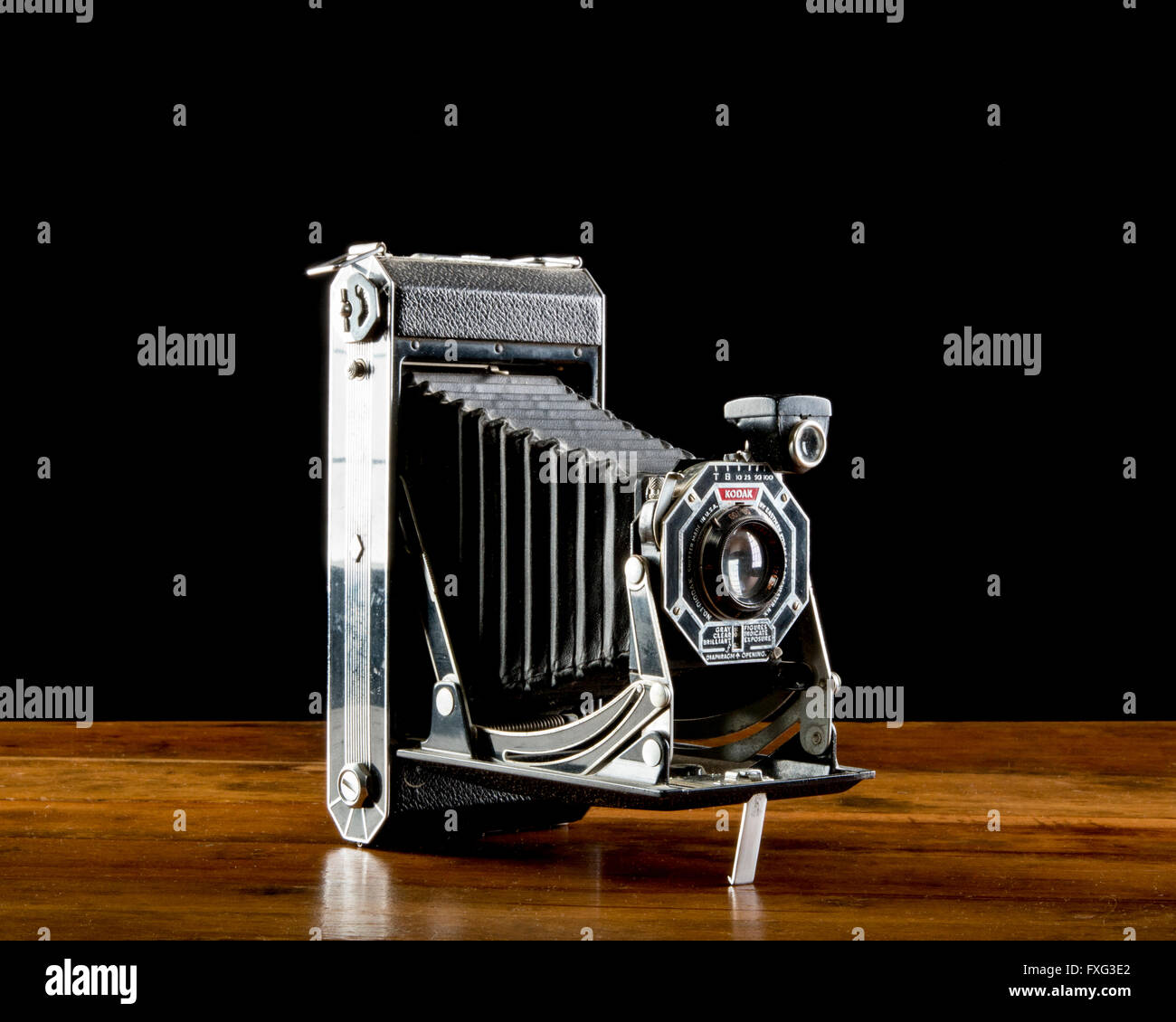 Ancient folding film camera Banque de photographies et d’images à haute ...