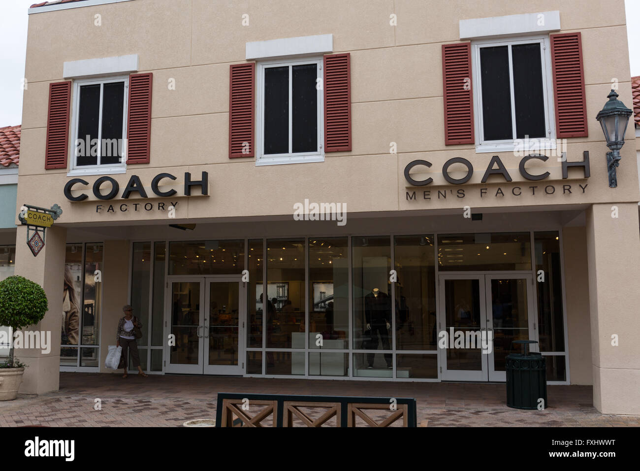 Coach outlet store Banque de photographies et d’images à haute ...