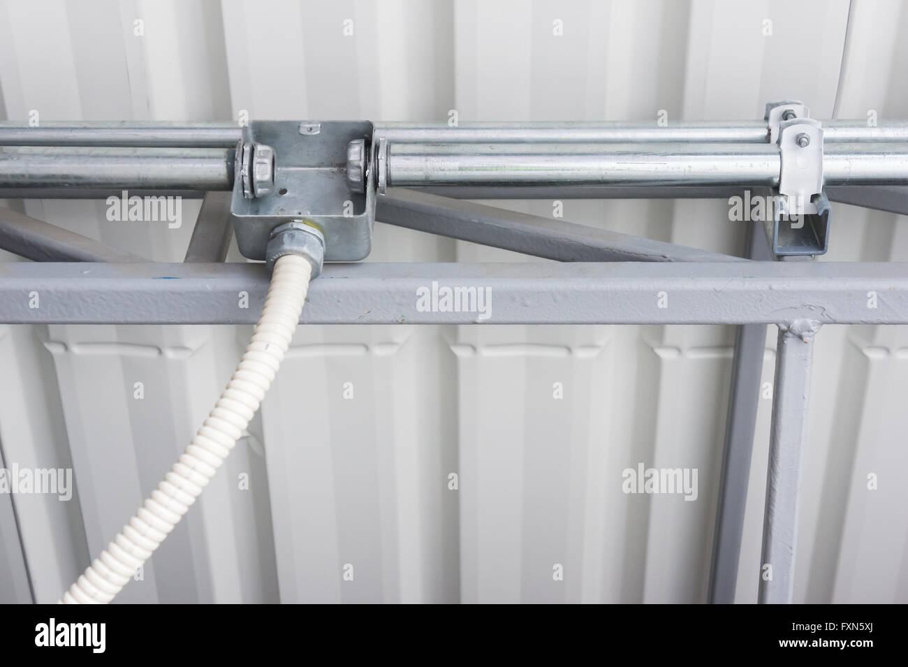 Boîtier de raccordement électrique avec raccord de conduit flexible ...