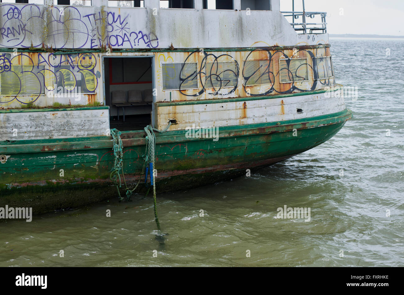 Ferry boat troia setubal portugal Banque de photographies et d’images à ...