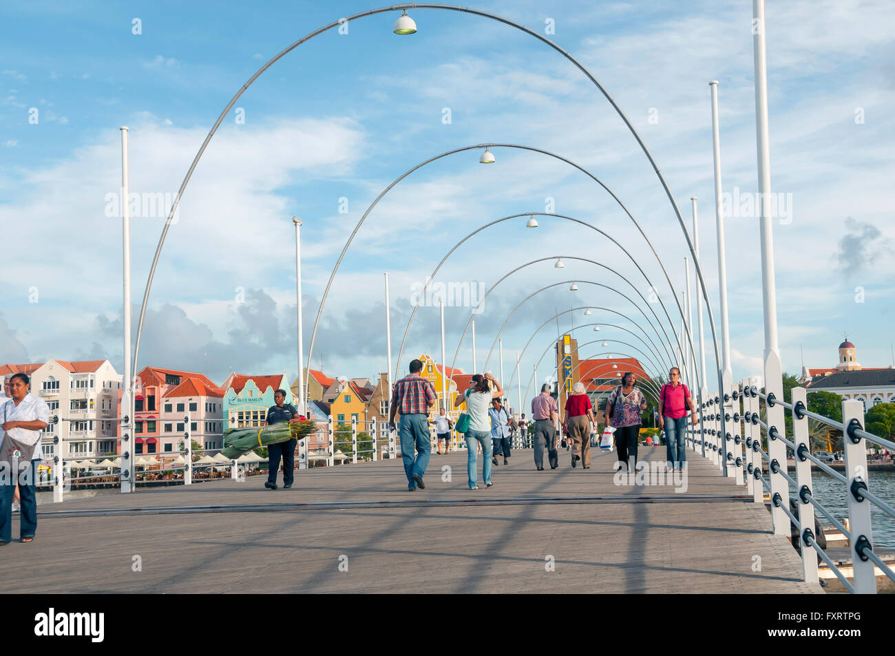 Ponton flottant Banque de photographies et d’images à haute résolution ...