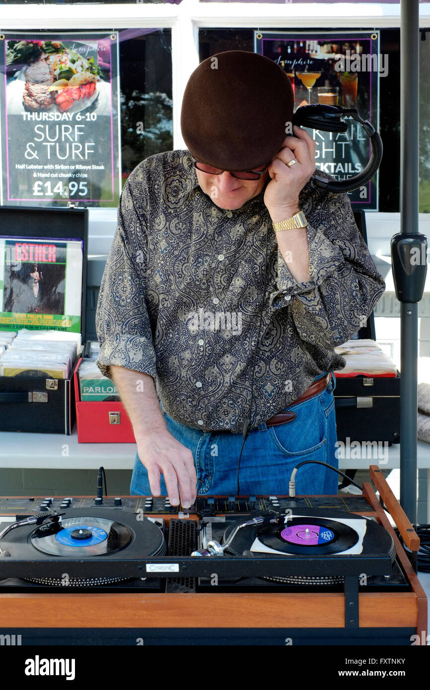 Dj mature Banque de photographies et d’images à haute résolution - Alamy