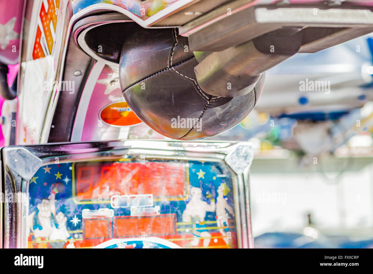 Fun fair punch ball machine Banque de photographies et d’images à haute ...