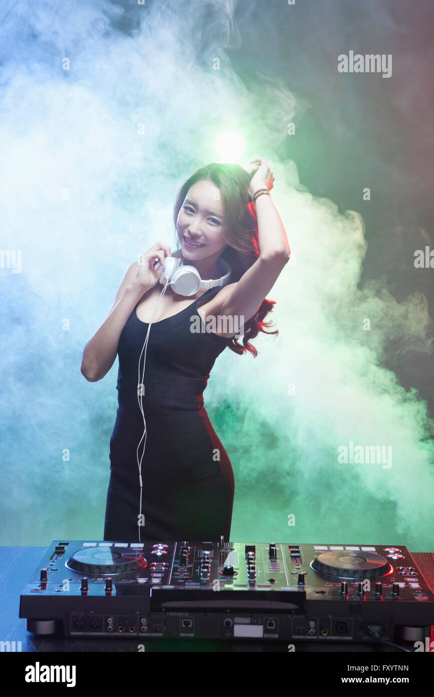Female dj Banque de photographies et d’images à haute résolution - Alamy
